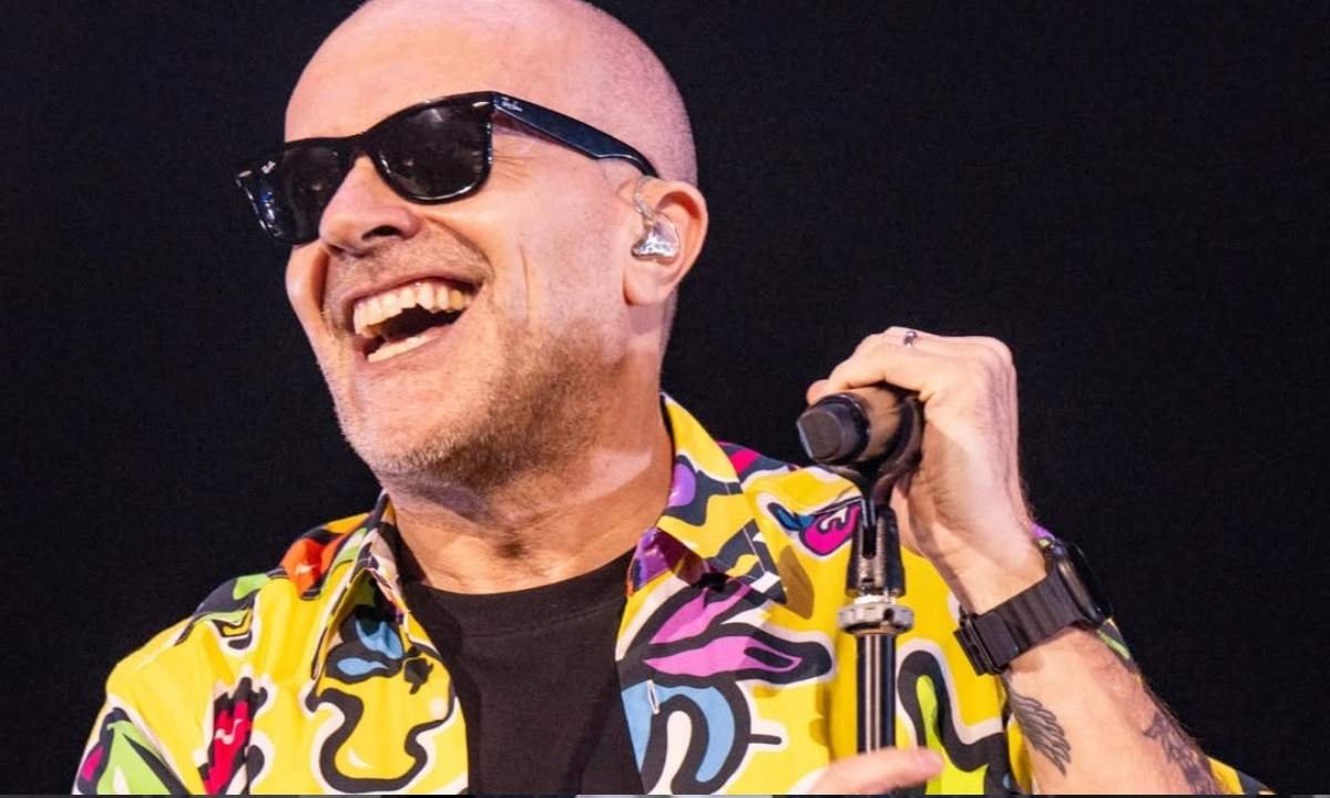 Max Pezzali torna in concerto con "Max Forever - Stadi 2026" - Scaletta ...
